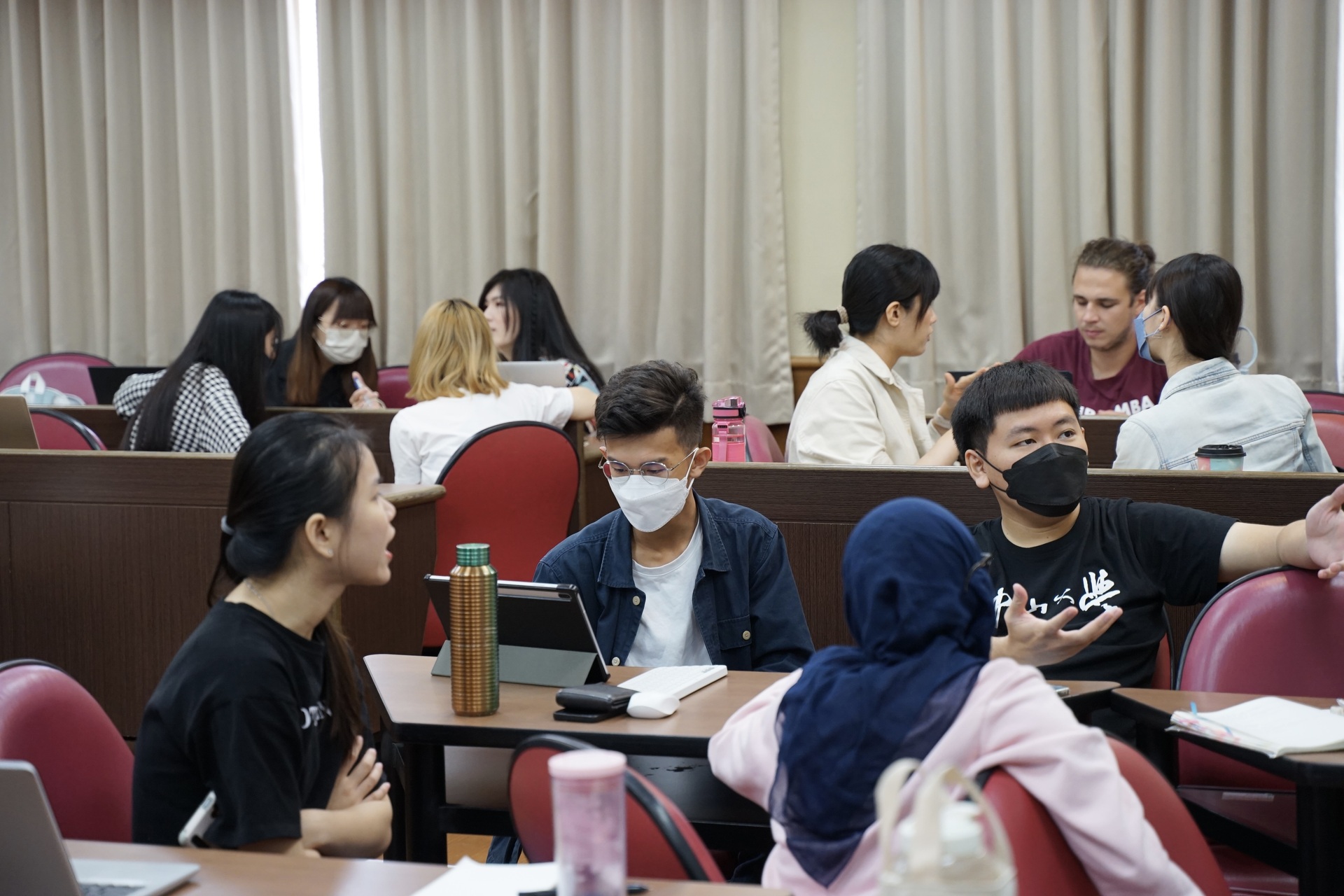 《111-2 GHRM608》 The relationship between human resources and the ...