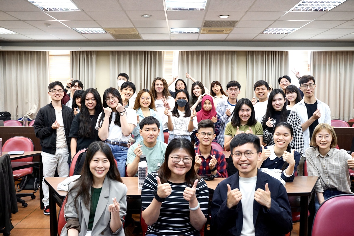 《111-2 GHRM608》How do you tell a remarkable story - the introduction of ...